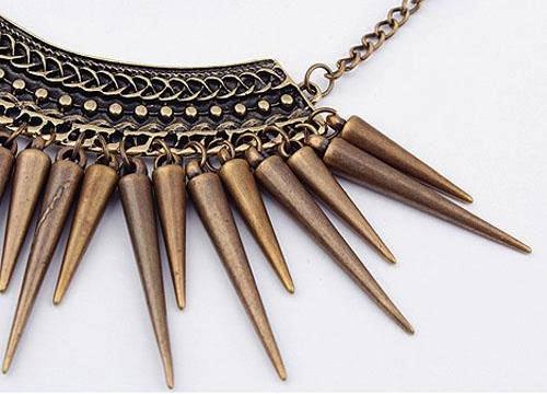 Spikes Necklace on Luulla